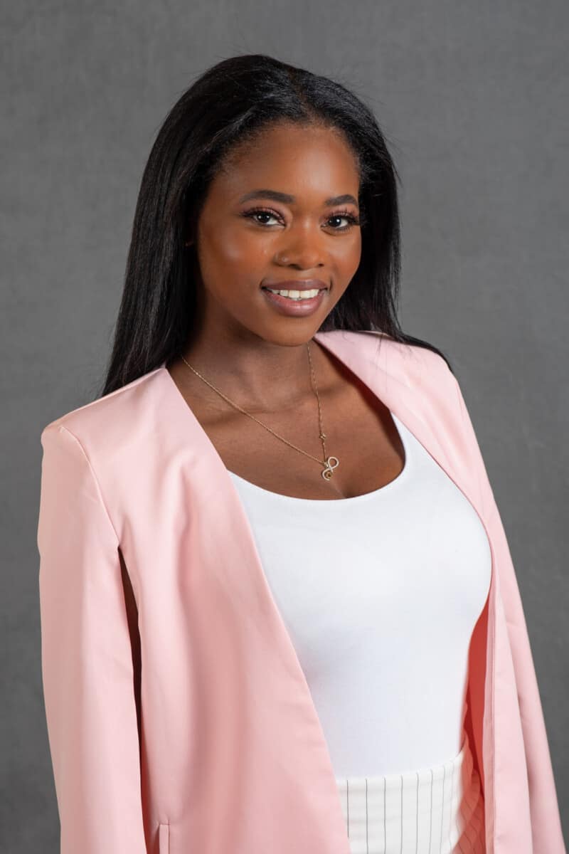 5 Pro Tips for a Fabulous Headshot | Deb Scally Photography