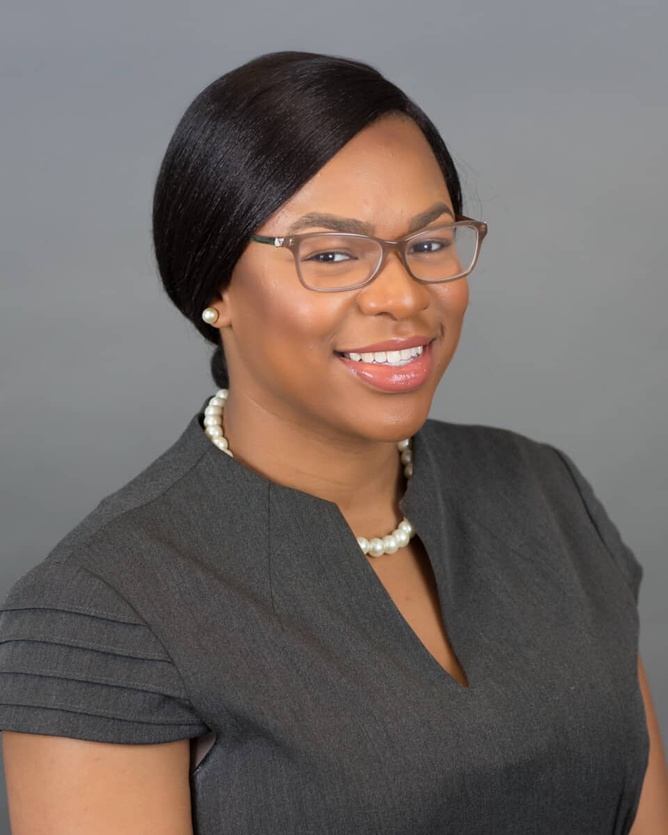 5 Pro Tips for a Fabulous Headshot | Deb Scally Photography